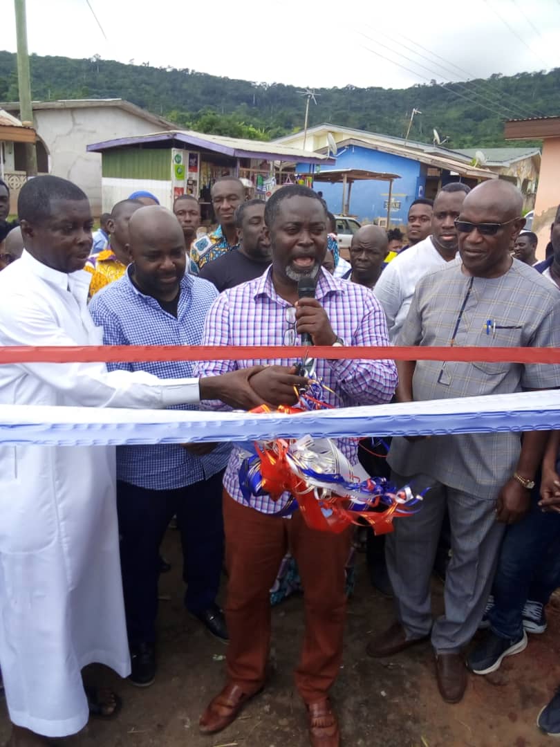 Cresta Paints gives Korle New Town potable water - Graphic Online