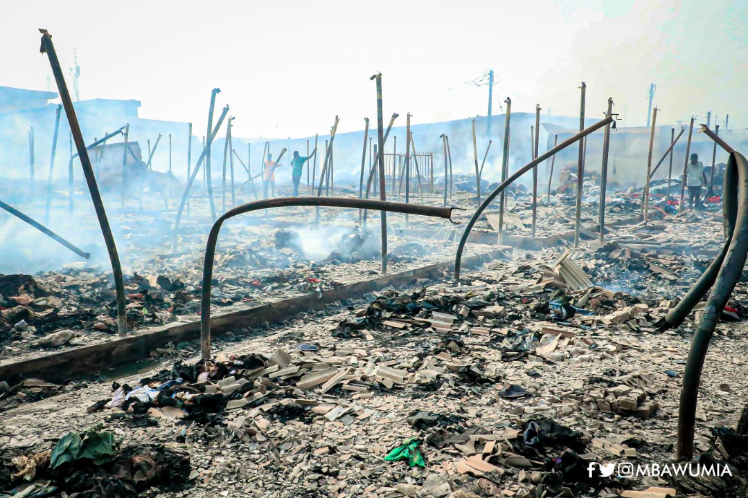 Bawumia tours Kantamanto fire scene, hints of new market - Graphic Online