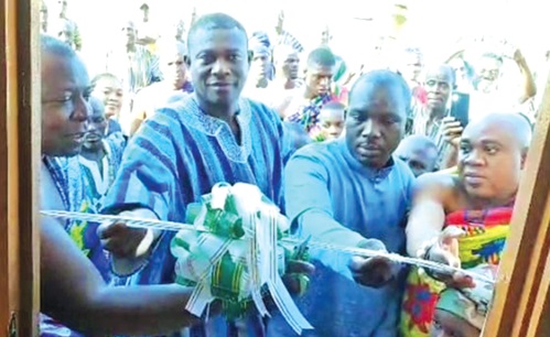 Philanthropist supports Lente-Wute with health facility - Graphic Online