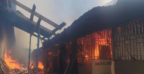 VIDEO: Early morning blaze destroys shops at Kasoa New Market - Graphic ...