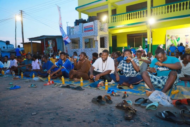 Twellium hosts grand Ramadan iftar, feeds 1,000 muslims in Ghana ...