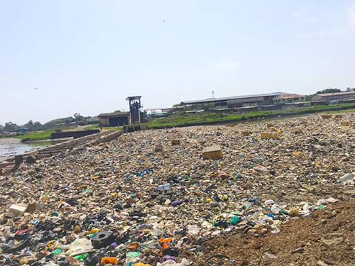 Looming ecological disasters - Scrap dealers dump waste into Odaw River ...