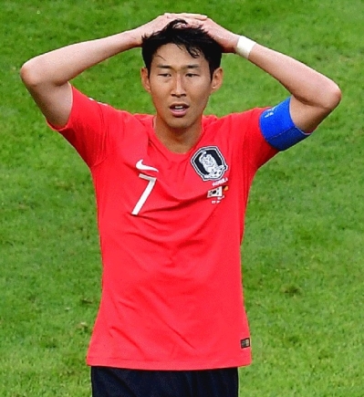 Why do footballers put their hands on their heads when they miss shots ...