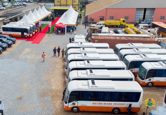 Vice President inaugurates 100 new Isuzu buses for Metro Mass Transit ...