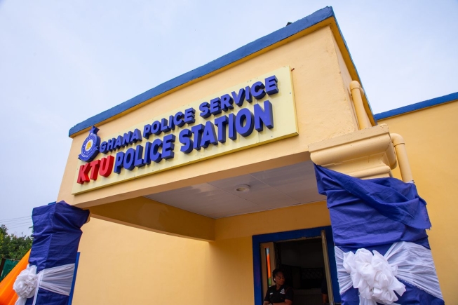 Oseadeeyo Nana Kumi Kodie hands over new police station to Ghana Police ...