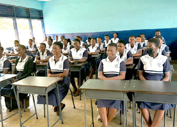 Labone SHS receives 3,000 desks after The Mirror’s story on how ...
