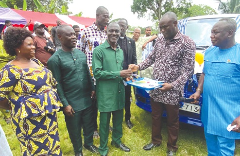 AKISSS PTA donates bus to school - Graphic Online