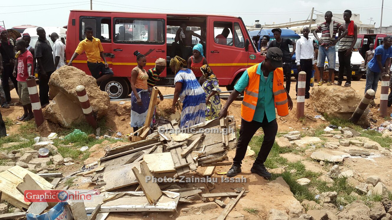 PHOTOS: AMA demolishes unauthorised structures along Odaw River ...